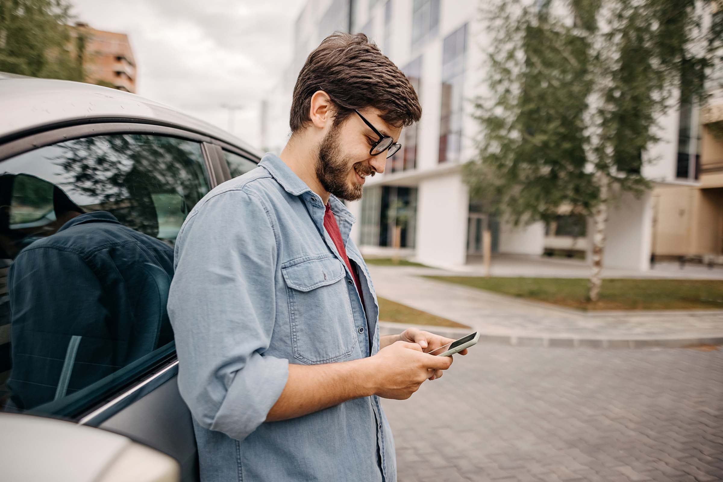 ¿Cómo dar un parte al seguro del coche y cuándo hacerlo? | BBVA